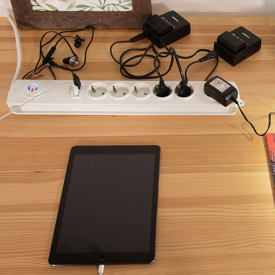 Base múltipla combi branca com 6 tomadas de 16 A e 250 V~ com proteção ...