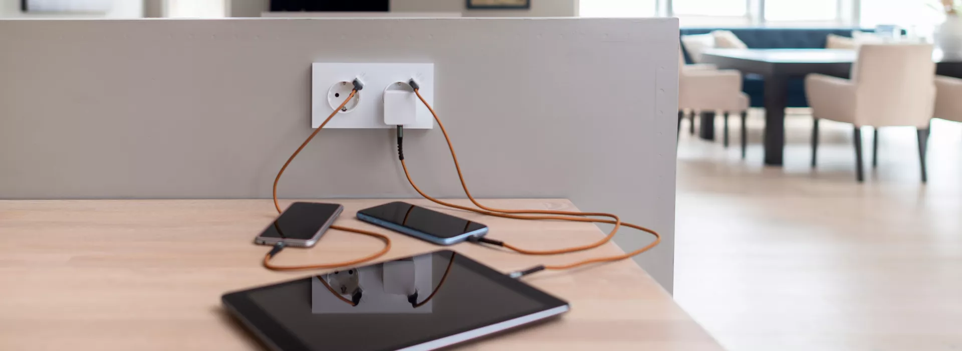 Sistemas de carga con tecnología SmartCharge | SIMON